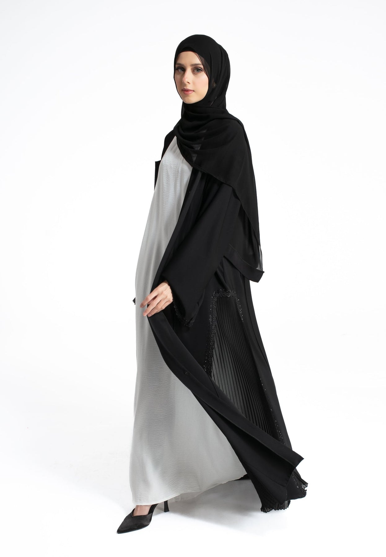 Diamanté Black Pleated Open Abaya – Hayah Al-Muslimah